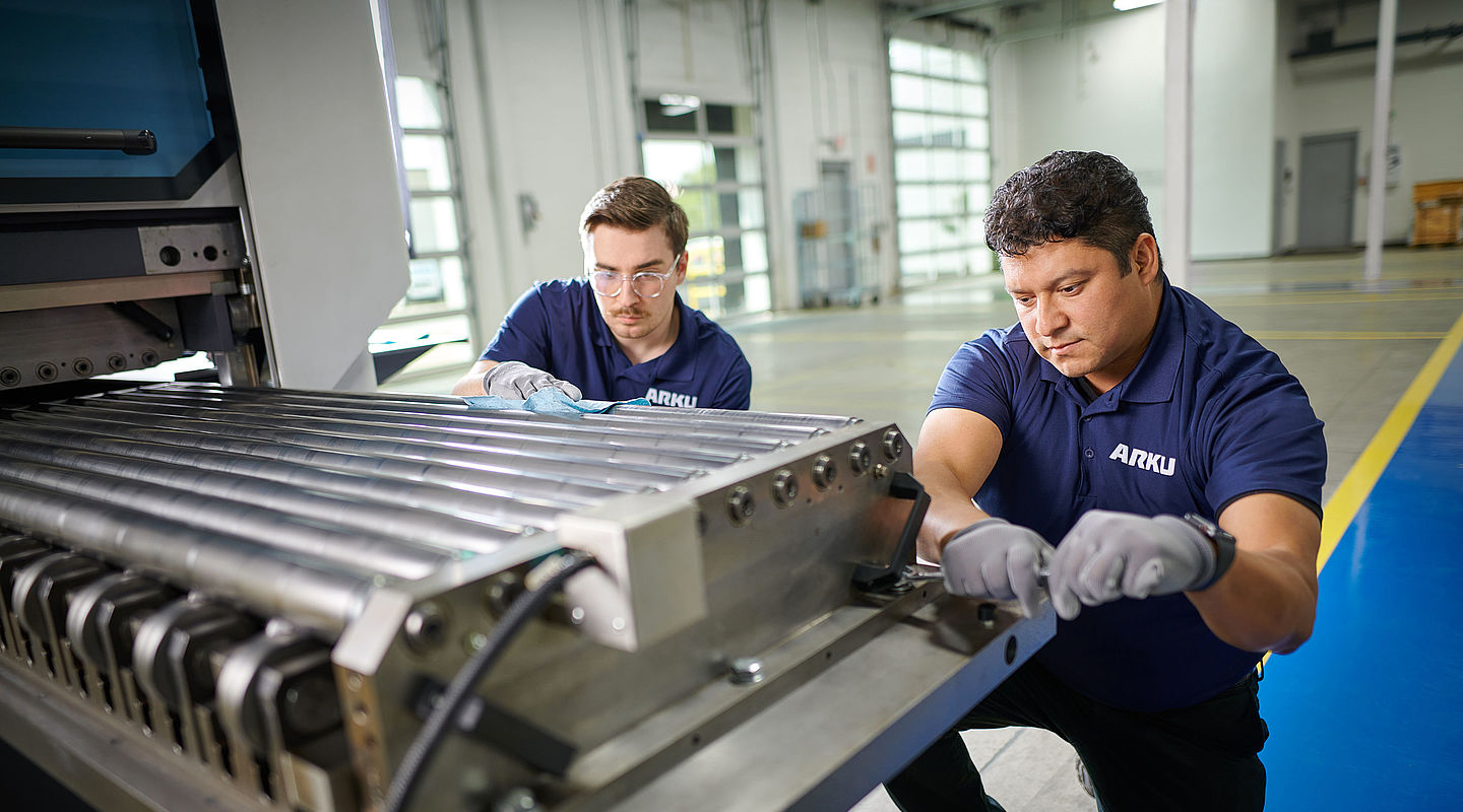 Metal Sheet Flattening Services - Metal Leveling Services | ARKU Inc.