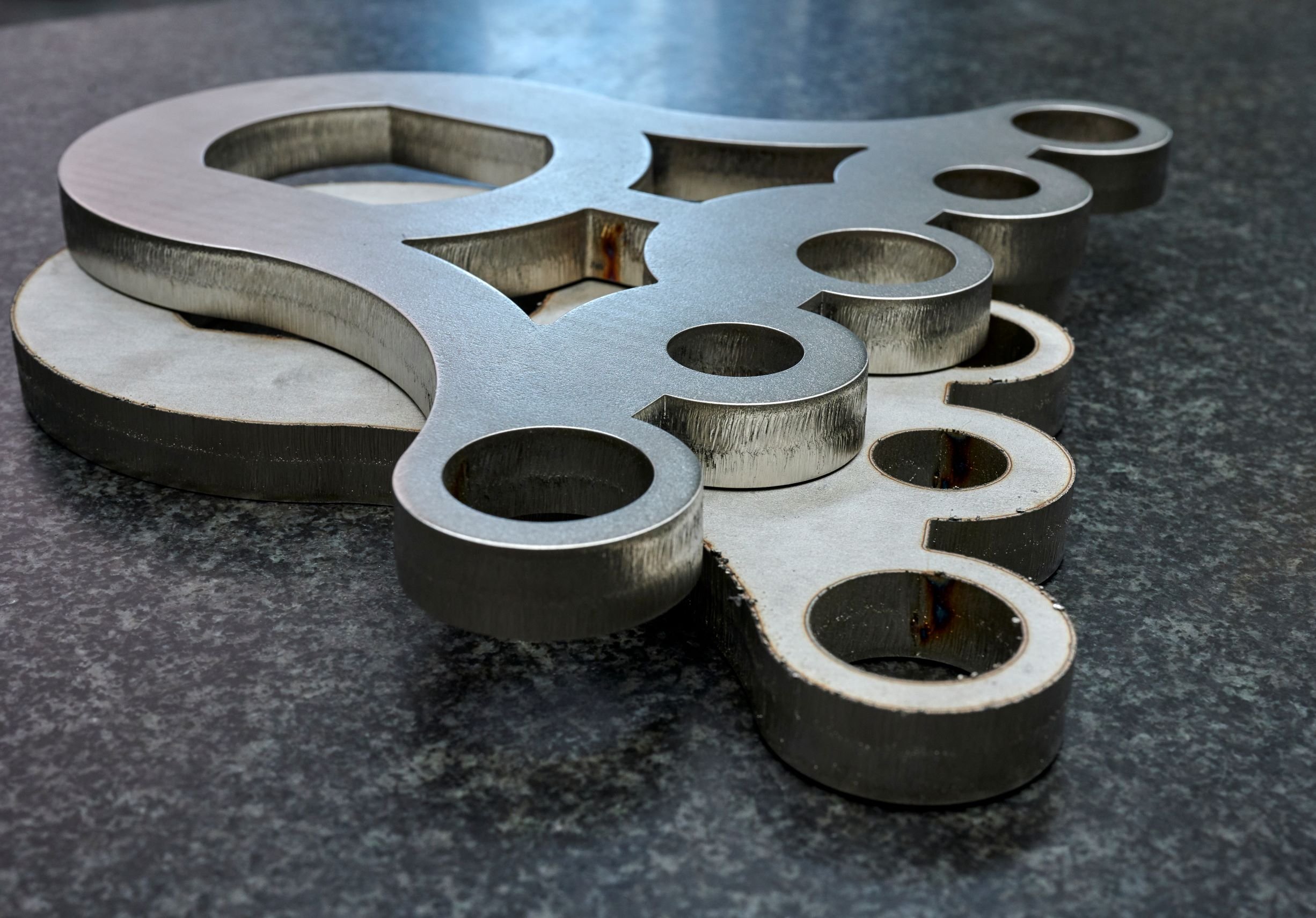 Burning parts can only be deburred using the correct methods