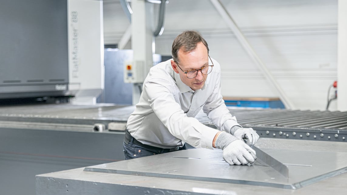 Leveling Sheet Metal - How to Level Sheet Metal & Metal Parts - ARKU