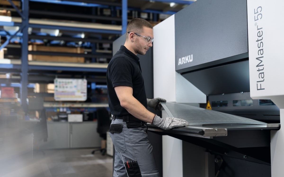 FlatMaster® | Leveling of Sheet Metal & Heavy Plate | ARKU