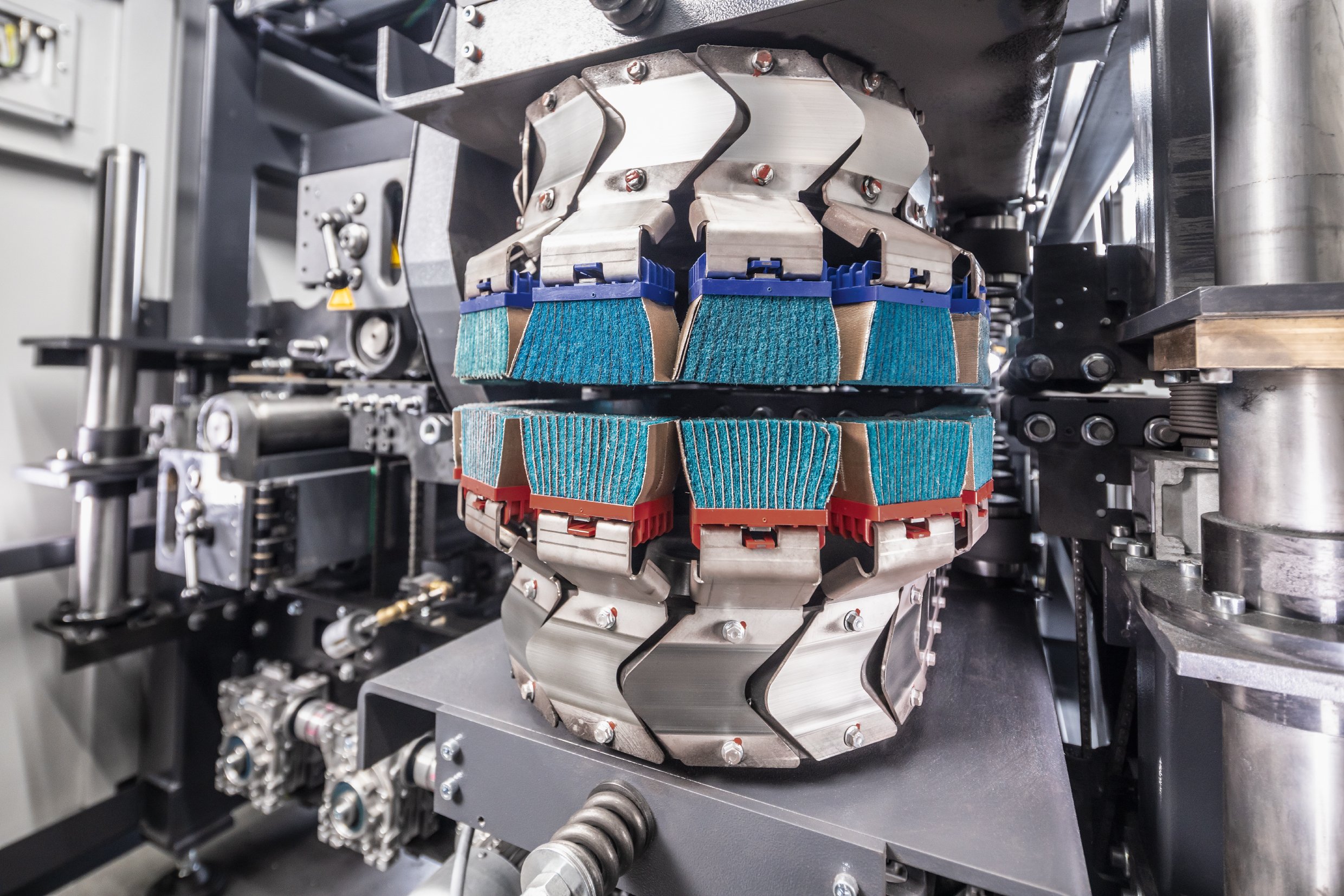 Double-sided deburring & edge rounding | EdgeBreaker® 3000 FIBER | ARKU