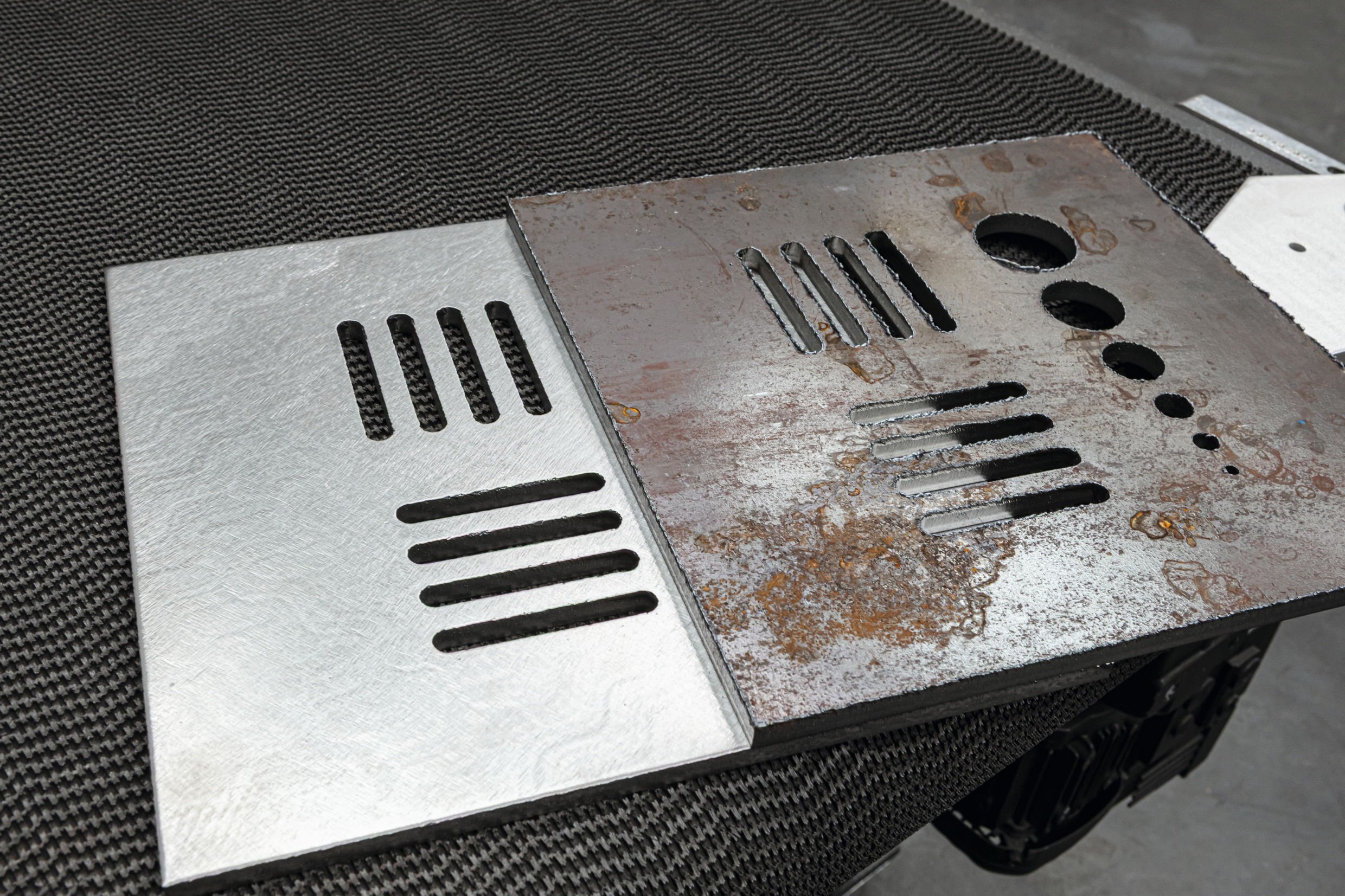 Double-sided deburring & edge rounding | EdgeBreaker® 3000 FIBER | ARKU