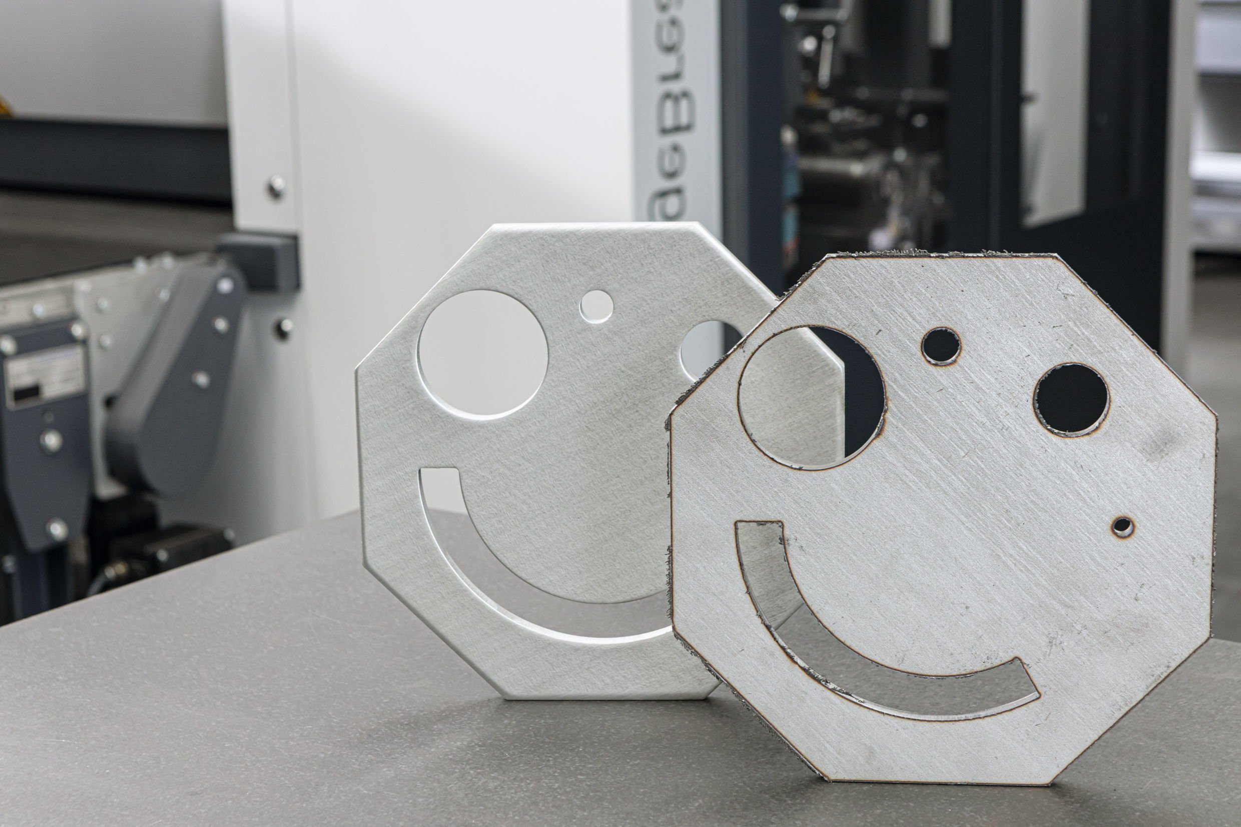 Double-sided deburring & edge rounding | EdgeBreaker® 3000 FIBER | ARKU